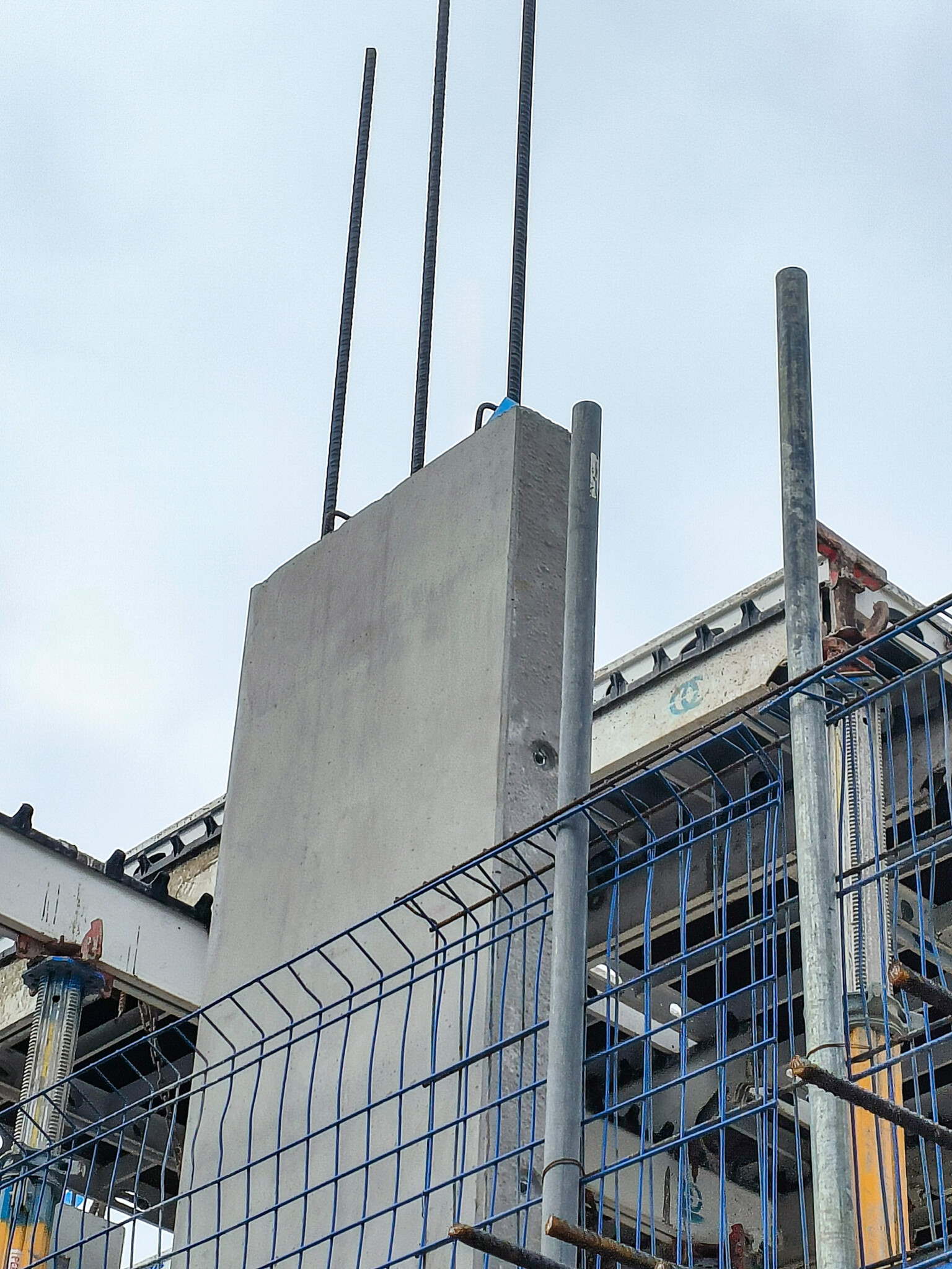 Precast Concrete Column Design & Construction | Milbank