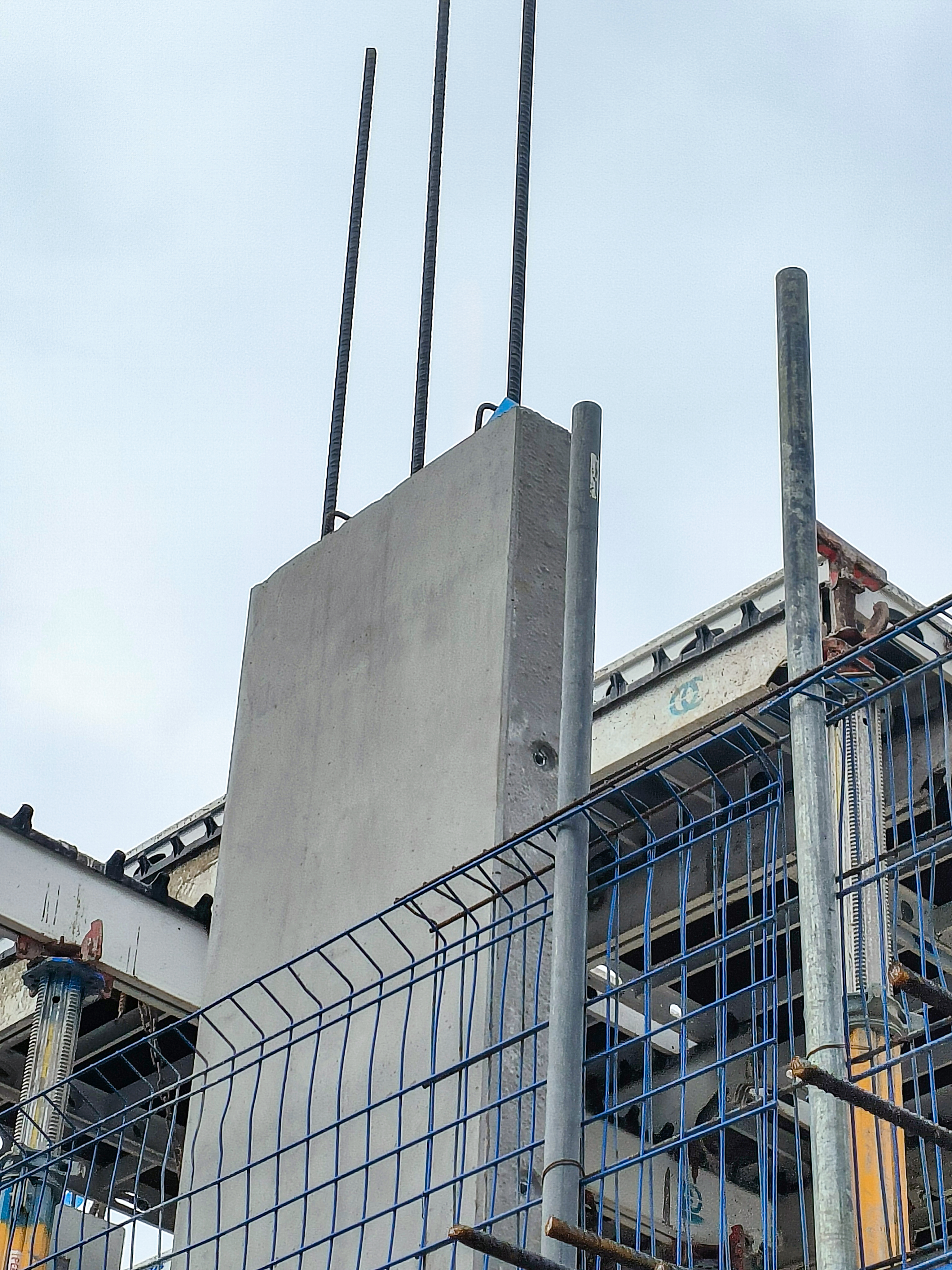 Precast Concrete Column Design & Construction | Milbank